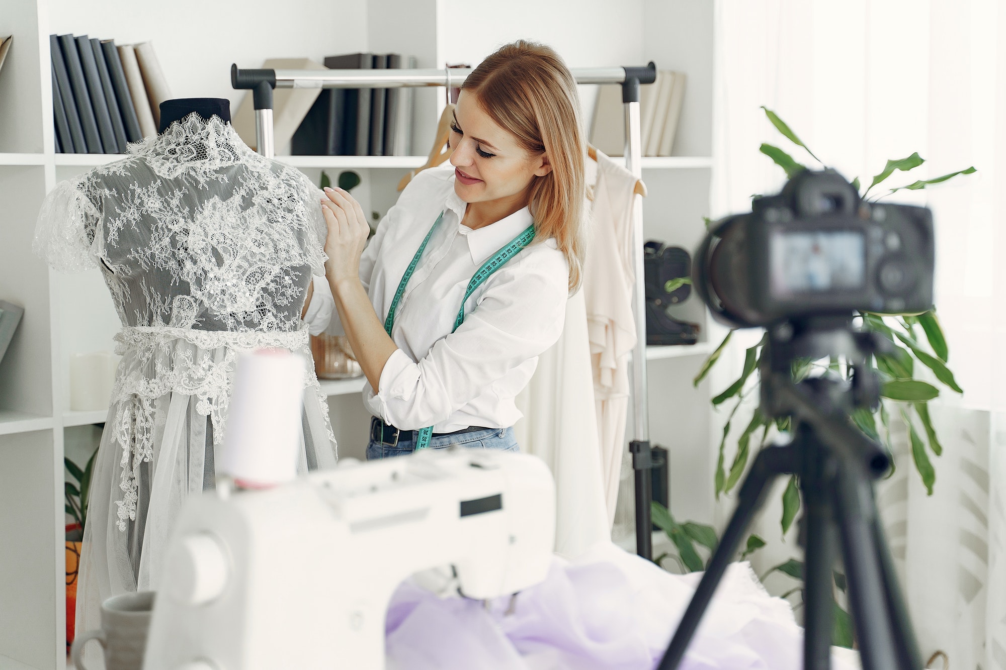 A Guide To The Best Sizing For Etsy Listing Photos The Pickfu Blog